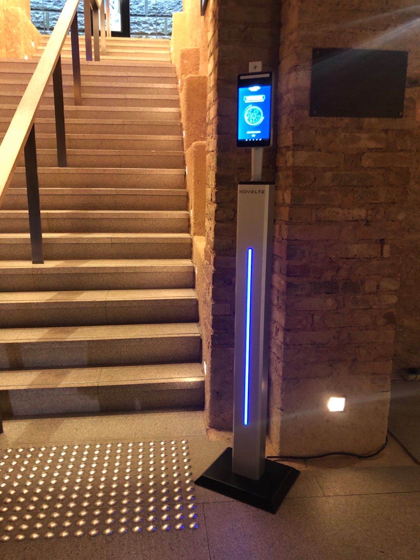 I&T Solution - Face Recognition Temperature Detection System 2020-04-21